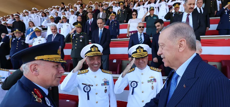 Cumhurbaşkanı Erdoğan'a selam vermeyen asker TSK mensubu mu? - Teyit