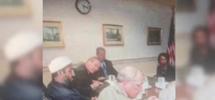 Bush ve Usame bin Ladin'in aynı masada olduğu görüntü gerçek mi? - Teyit