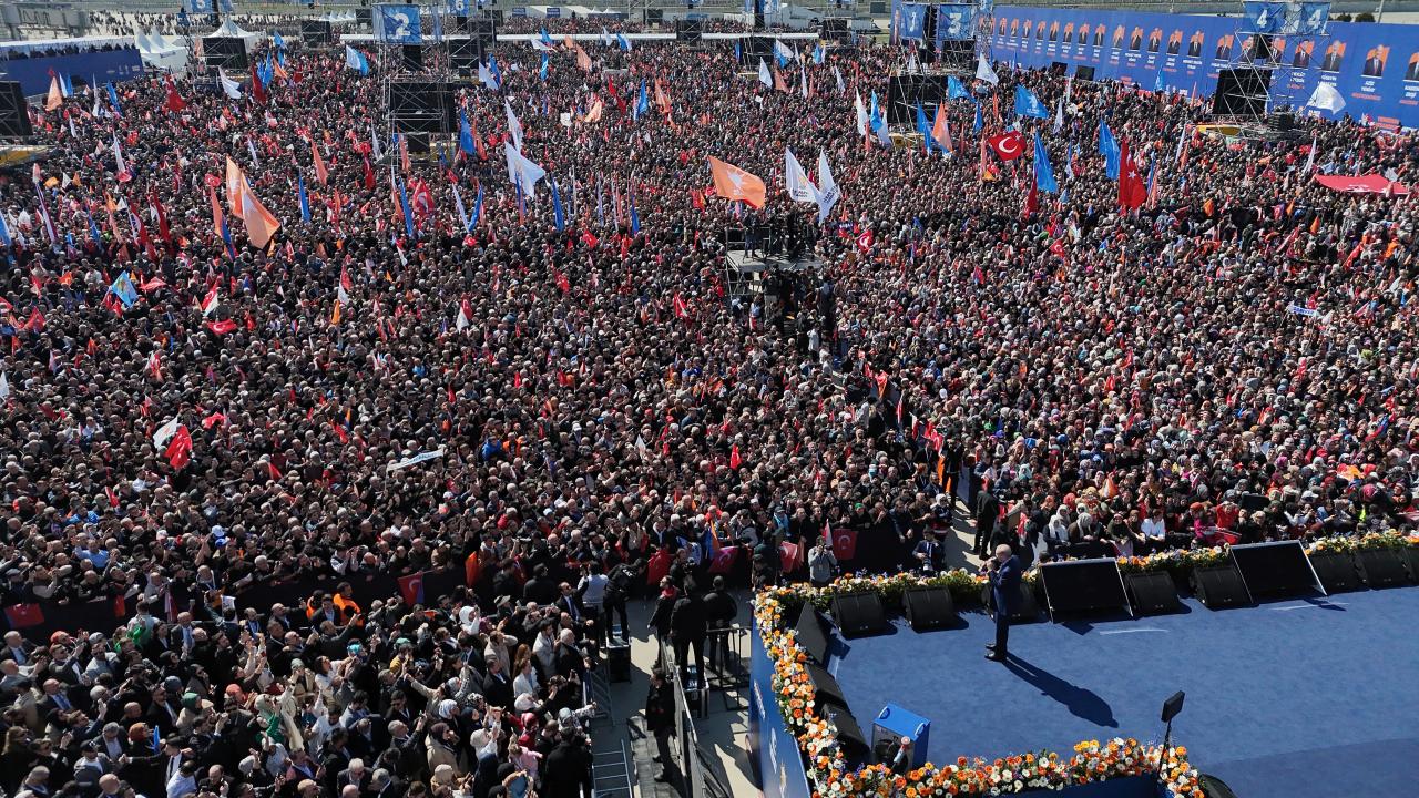 Fotoğraf AK Parti'nin "Yeniden Büyük İstanbul" mitingini mi gösteriyor ...