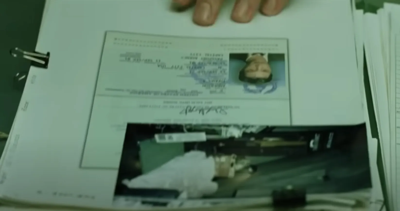 Matrix'teki Neo karakterinin pasaport süresi 11 Eylül 2001’de mi sona ...