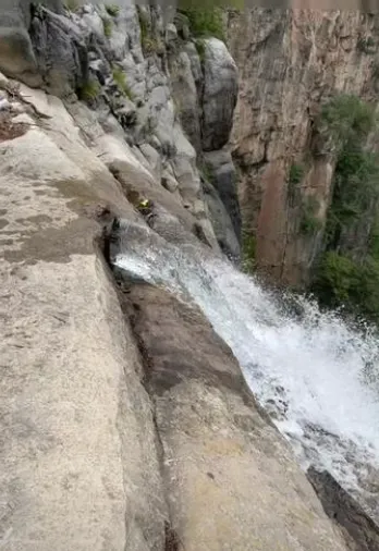 Çin'in en yüksek şelalesine bir borudan su mu veriliyor? - Teyit